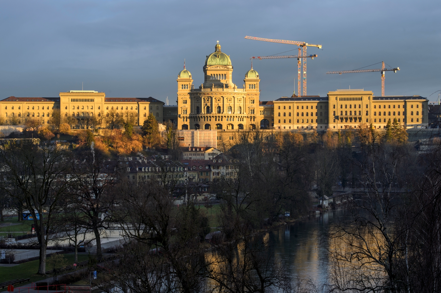 Überproportionale Belastung des Tourismussektors durch das ...